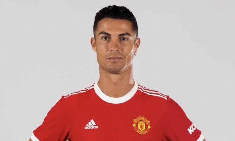 [Photos] First snaps of Cristiano Ronaldo posing in Man Utd kit after ...