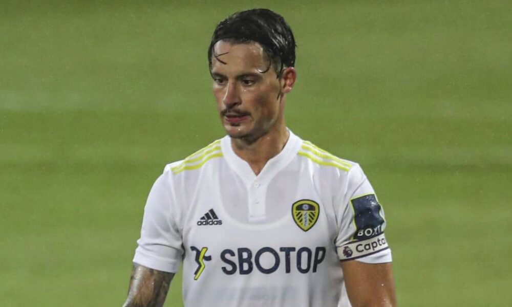 Manchester United and Tottenham hold talks with Robin Koch