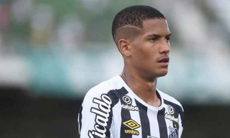 Chelsea agree £13m deal to sign Santos winger Angelo Gabriel