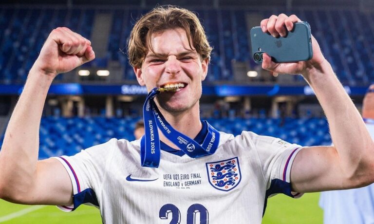 Man Utd plot swoop to sign Bournemouth star Alex Scott